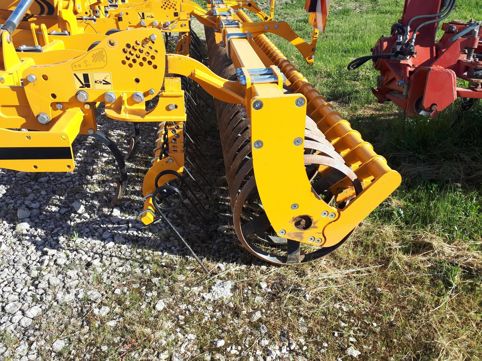 Déchaumeur à dents Agrisem Vibromulch porté Repliable d'occasion en ...