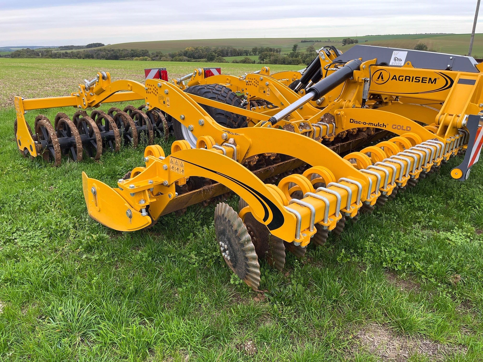 Déchaumeur à disques Agrisem Disc-O-Mulch Gold traîné Repliable à ...